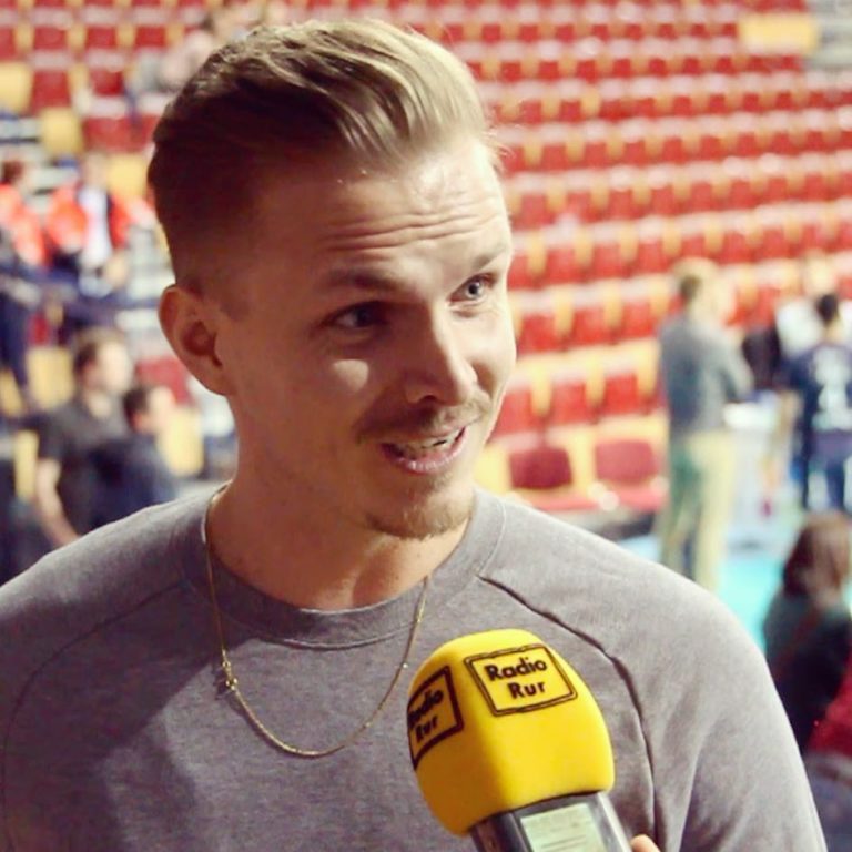 Rezension des Volleyball-Podcasts „Ohne Netz und sandigen Boden“